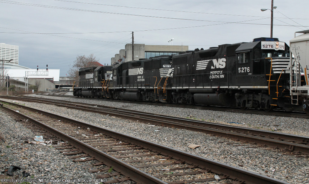 P76 waiting for a signal at Jones Ave